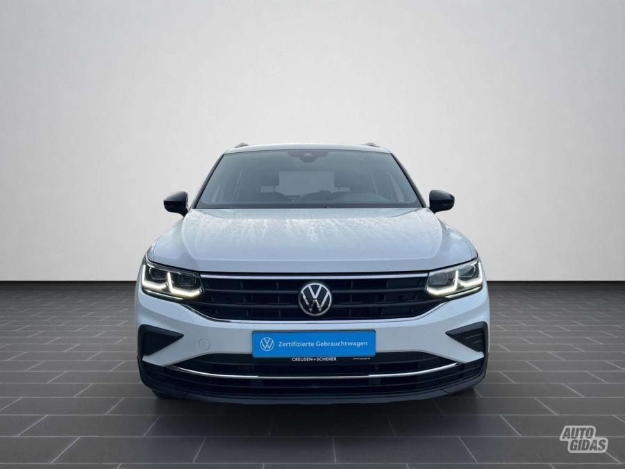 Balts Volkswagen Tiguan 2021 Kauņa, ar dzinēja tilpumu 1.50 L un nobraukumu 34 tūkst. km par 31019 €, foto 4 vietnē AUTOMOTO.COM.LV
