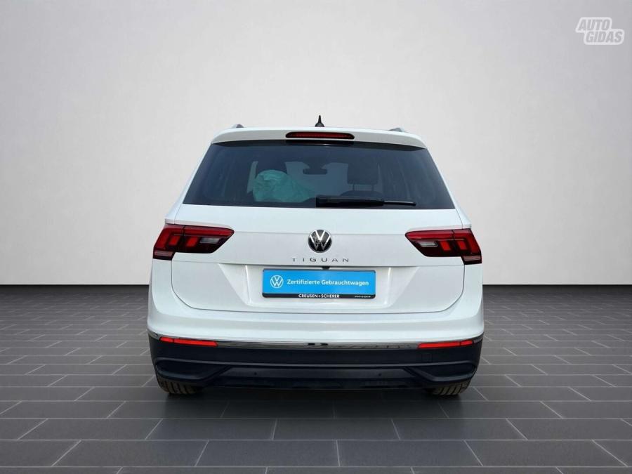 Balts Volkswagen Tiguan 2021 Kauņa, ar dzinēja tilpumu 1.50 L un nobraukumu 34 tūkst. km par 31019 €, foto 5 vietnē AUTOMOTO.COM.LV