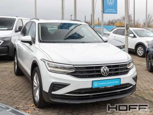 White Volkswagen Tiguan 2021 in Kaunas, with an engine capacity of 2.00 L and mileage of 48 thousand km for 32674 €, photo 3 on AUTOMOTO.COM.LV