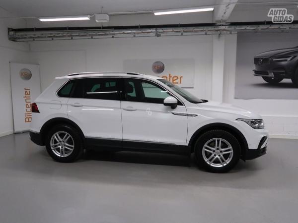 White Volkswagen Tiguan 2021 in Kaunas, with an engine capacity of 0.00 L and mileage of 64 thousand km for 35209 €, photo 5 on AUTOMOTO.COM.LV