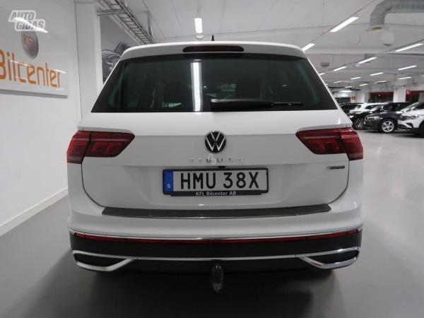 White Volkswagen Tiguan 2021 in Kaunas, with an engine capacity of 0.00 L and mileage of 64 thousand km for 35209 €, photo 7 on AUTOMOTO.COM.LV
