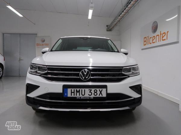 White Volkswagen Tiguan 2021 in Kaunas, with an engine capacity of 0.00 L and mileage of 64 thousand km for 35209 €, photo 10 on AUTOMOTO.COM.LV