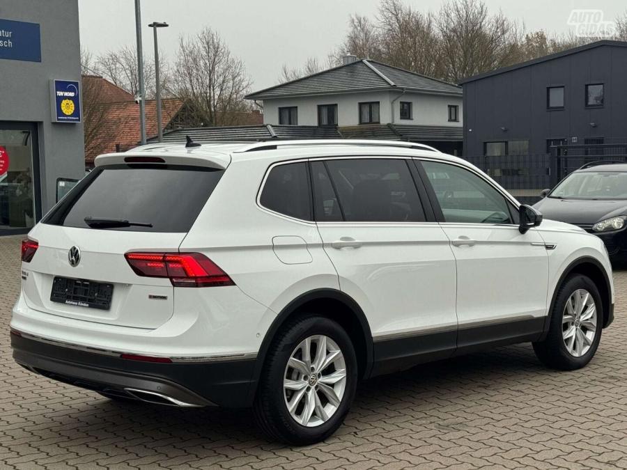 White Volkswagen Tiguan 2021 in Kaunas, with an engine capacity of 2.00 L and mileage of 91 thousand km for 33197 €, photo 4 on AUTOMOTO.COM.LV