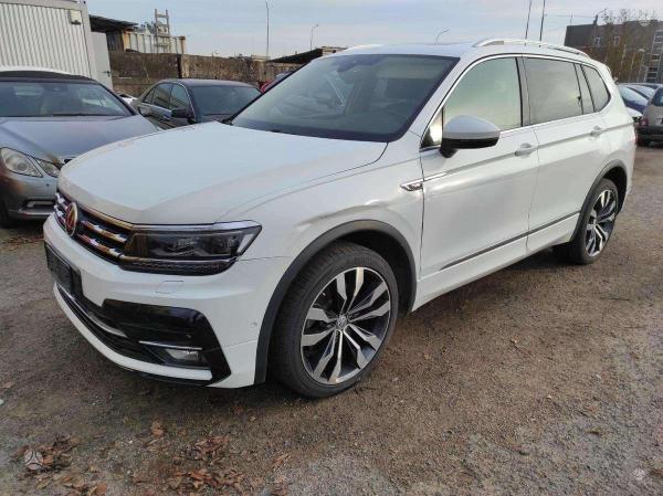 Balts Volkswagen Tiguan 2021 Panevēža, ar dzinēja tilpumu 1.97 L un nobraukumu 445 tūkst. km par 12000 €, foto 2 vietnē AUTOMOTO.COM.LV
