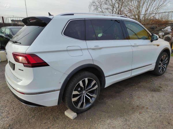 Balts Volkswagen Tiguan 2021 Panevēža, ar dzinēja tilpumu 1.97 L un nobraukumu 445 tūkst. km par 12000 €, foto 8 vietnē AUTOMOTO.COM.LV