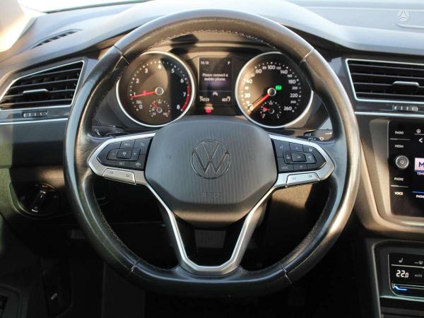 White Volkswagen Tiguan 2021 in Vilnius, with an engine capacity of 1.50 L and mileage of 75 thousand km for 22250 €, photo 6 on AUTOMOTO.COM.LV