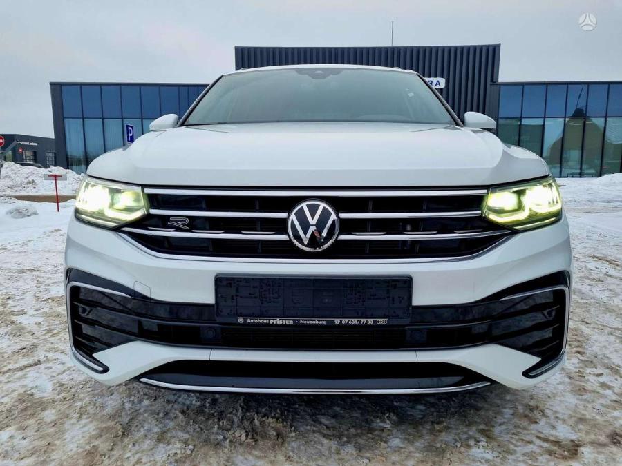 White Volkswagen Tiguan 2021 in Siauliai, with an engine capacity of 1.97 L and mileage of 180 thousand km for 22900 €, photo 3 on AUTOMOTO.COM.LV