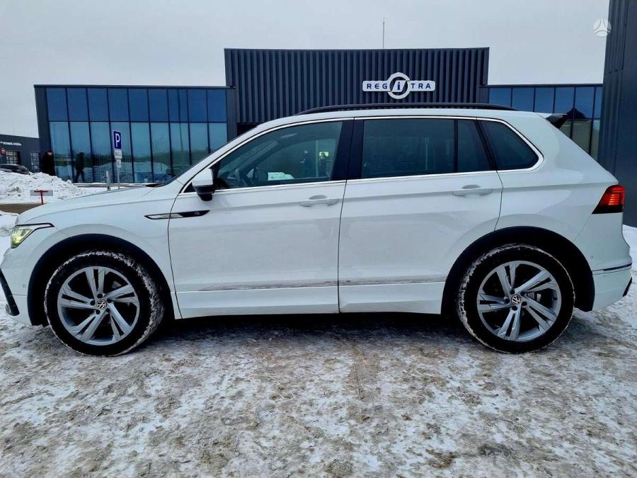 White Volkswagen Tiguan 2021 in Siauliai, with an engine capacity of 1.97 L and mileage of 180 thousand km for 22900 €, photo 6 on AUTOMOTO.COM.LV