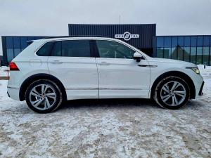 White Volkswagen Tiguan 2021 in Siauliai, with an engine capacity of 1.97 L and mileage of 180 thousand km for 22900 €, photo 12 on AUTOMOTO.COM.LV