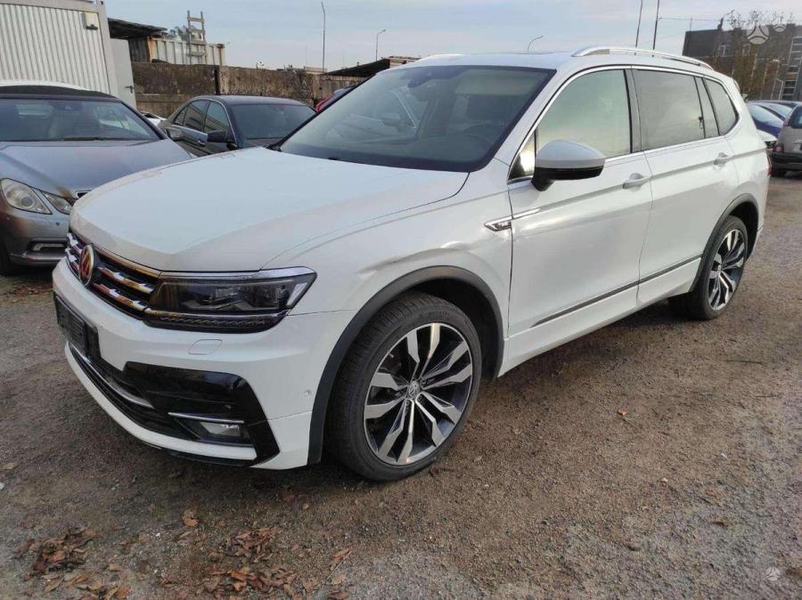 Balts Volkswagen Tiguan 2021 Panevēža, ar dzinēja tilpumu 1.97 L un nobraukumu 445 tūkst. km par 12000 €, foto 1 vietnē AUTOMOTO.COM.LV