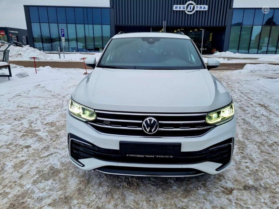 White Volkswagen Tiguan 2021 in Siauliai, with an engine capacity of 1.97 L and mileage of 180 thousand km for 22900 €, photo 2 on AUTOMOTO.COM.LV