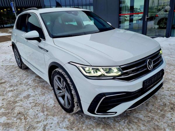 White Volkswagen Tiguan 2021 in Siauliai, with an engine capacity of 1.97 L and mileage of 180 thousand km for 22900 €, photo 4 on AUTOMOTO.COM.LV