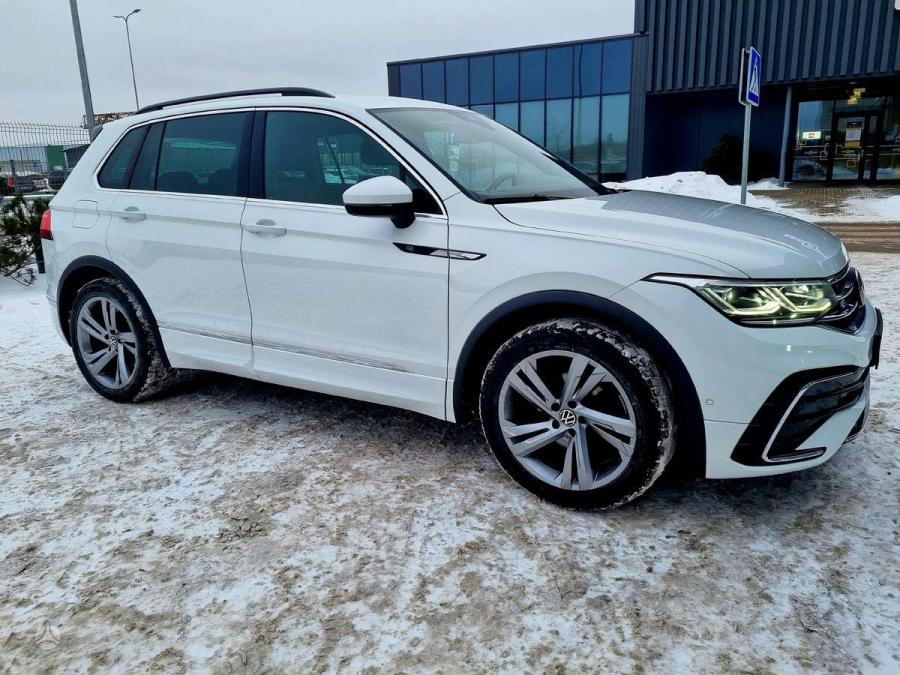 White Volkswagen Tiguan 2021 in Siauliai, with an engine capacity of 1.97 L and mileage of 180 thousand km for 22900 €, photo 5 on AUTOMOTO.COM.LV