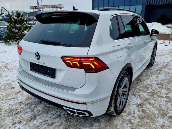 White Volkswagen Tiguan 2021 in Siauliai, with an engine capacity of 1.97 L and mileage of 180 thousand km for 22900 €, photo 8 on AUTOMOTO.COM.LV