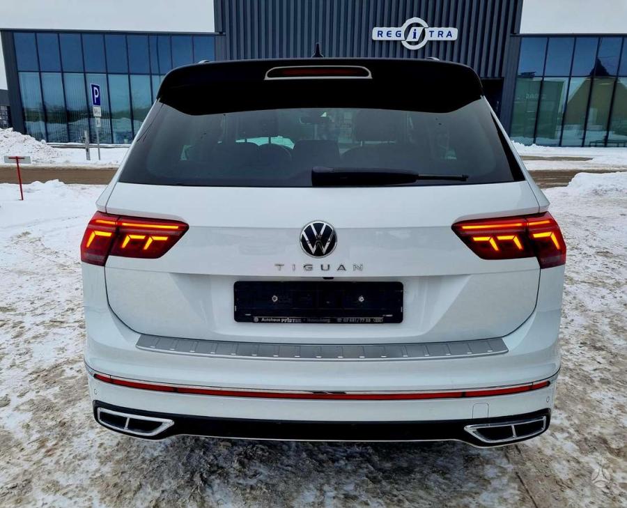 White Volkswagen Tiguan 2021 in Siauliai, with an engine capacity of 1.97 L and mileage of 180 thousand km for 22900 €, photo 9 on AUTOMOTO.COM.LV