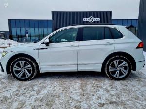 White Volkswagen Tiguan 2021 in Siauliai, with an engine capacity of 1.97 L and mileage of 180 thousand km for 22900 €, photo 12 on AUTOMOTO.COM.LV