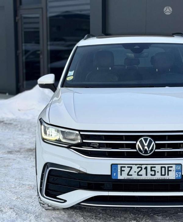 White Volkswagen Tiguan 2021 in Taurage, with an engine capacity of 1.97 L and mileage of 178 thousand km for 21500 €, photo 4 on AUTOMOTO.COM.LV