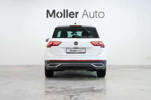 White Volkswagen Tiguan 2021 in Vilnius, with an engine capacity of 1.50 L and mileage of 92 thousand km for 24500 €, photo 6 on AUTOMOTO.COM.LV