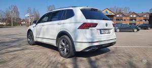 White Volkswagen Tiguan 2021 in Vilnius, with an engine capacity of 1.98 L and mileage of 81 thousand km for 26500 €, photo 2 on AUTOMOTO.COM.LV