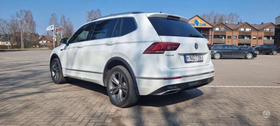 White Volkswagen Tiguan 2021 in Vilnius, with an engine capacity of 1.98 L and mileage of 81 thousand km for 26500 €, photo 2 on AUTOMOTO.COM.LV