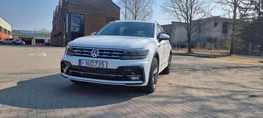 White Volkswagen Tiguan 2021 in Vilnius, with an engine capacity of 1.98 L and mileage of 81 thousand km for 26500 €, photo 4 on AUTOMOTO.COM.LV