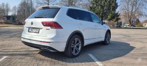 White Volkswagen Tiguan 2021 in Vilnius, with an engine capacity of 1.98 L and mileage of 81 thousand km for 26500 €, photo 5 on AUTOMOTO.COM.LV