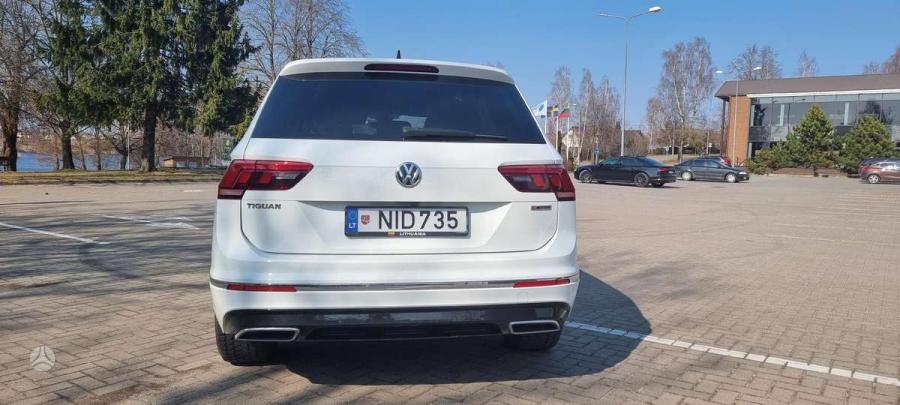 White Volkswagen Tiguan 2021 in Vilnius, with an engine capacity of 1.98 L and mileage of 81 thousand km for 26500 €, photo 7 on AUTOMOTO.COM.LV
