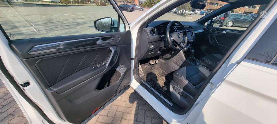 White Volkswagen Tiguan 2021 in Vilnius, with an engine capacity of 1.98 L and mileage of 81 thousand km for 26500 €, photo 10 on AUTOMOTO.COM.LV