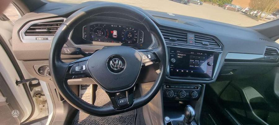 White Volkswagen Tiguan 2021 in Vilnius, with an engine capacity of 1.98 L and mileage of 81 thousand km for 26500 €, photo 13 on AUTOMOTO.COM.LV