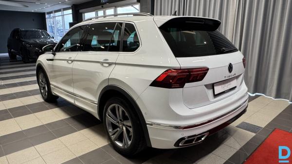 White Volkswagen Tiguan 2021 in Marupe, with an engine capacity of 1.50 L and mileage of 72 thousand km for 24990 €, photo 4 on AUTOMOTO.COM.LV