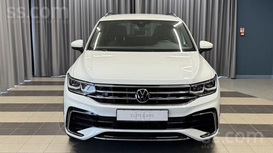 White Volkswagen Tiguan 2021 in Riga, with an engine capacity of 1.50 L and mileage of 72 thousand km for 24990 €, photo 3 on AUTOMOTO.COM.LV