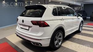 White Volkswagen Tiguan 2021 in Riga, with an engine capacity of 1.50 L and mileage of 72 thousand km for 24990 €, photo 6 on AUTOMOTO.COM.LV