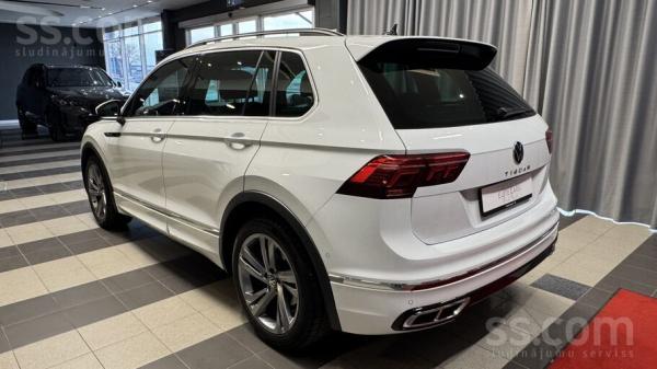 White Volkswagen Tiguan 2021 in Riga, with an engine capacity of 1.50 L and mileage of 72 thousand km for 24990 €, photo 7 on AUTOMOTO.COM.LV