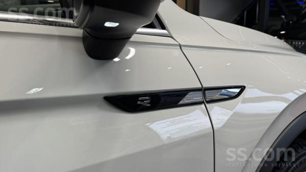 White Volkswagen Tiguan 2021 in Riga, with an engine capacity of 1.50 L and mileage of 72 thousand km for 24990 €, photo 10 on AUTOMOTO.COM.LV