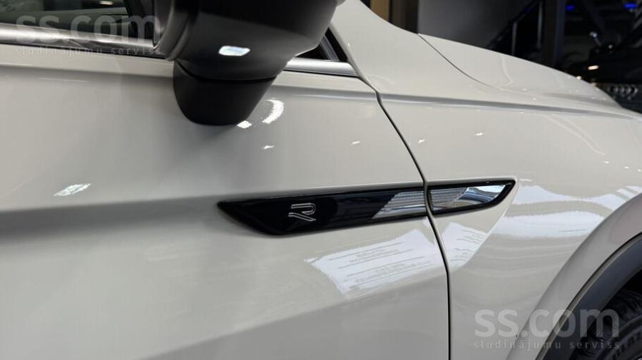 White Volkswagen Tiguan 2021 in Riga, with an engine capacity of 1.50 L and mileage of 72 thousand km for 24990 €, photo 11 on AUTOMOTO.COM.LV