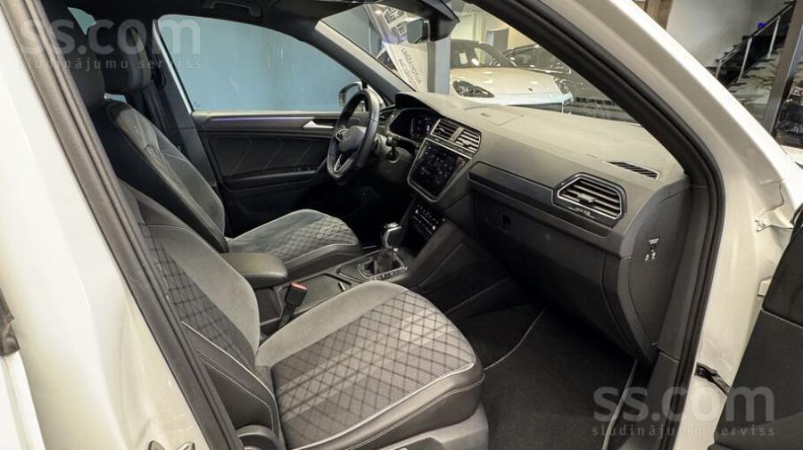 White Volkswagen Tiguan 2021 in Riga, with an engine capacity of 1.50 L and mileage of 72 thousand km for 24990 €, photo 12 on AUTOMOTO.COM.LV