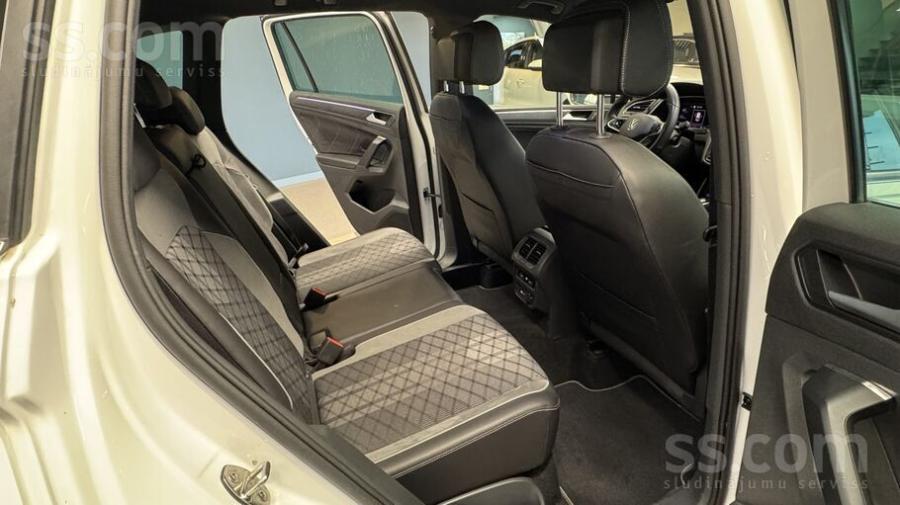 White Volkswagen Tiguan 2021 in Riga, with an engine capacity of 1.50 L and mileage of 72 thousand km for 24990 €, photo 13 on AUTOMOTO.COM.LV