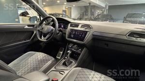 White Volkswagen Tiguan 2021 in Riga, with an engine capacity of 1.50 L and mileage of 72 thousand km for 24990 €, photo 14 on AUTOMOTO.COM.LV