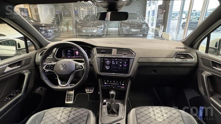 White Volkswagen Tiguan 2021 in Riga, with an engine capacity of 1.50 L and mileage of 72 thousand km for 24990 €, photo 15 on AUTOMOTO.COM.LV