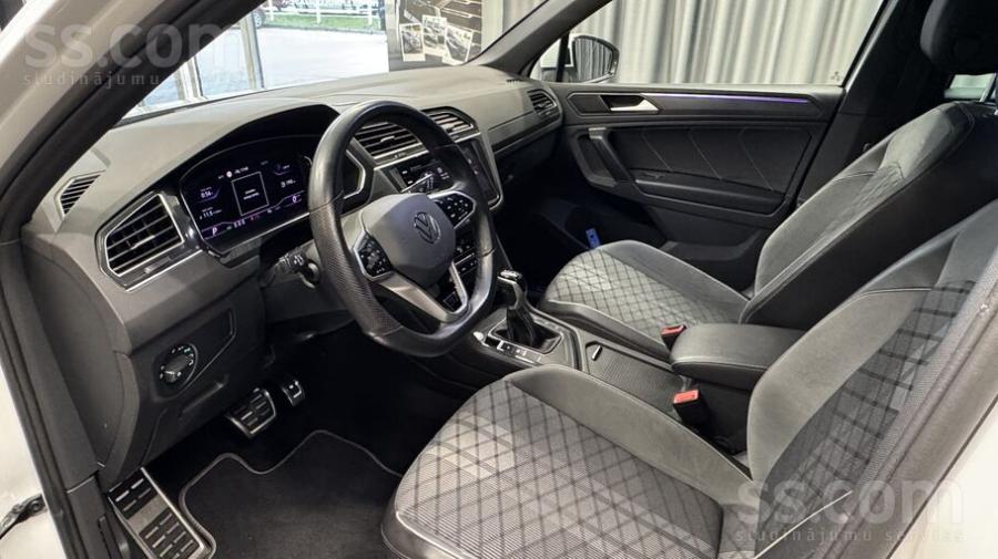 White Volkswagen Tiguan 2021 in Riga, with an engine capacity of 1.50 L and mileage of 72 thousand km for 24990 €, photo 18 on AUTOMOTO.COM.LV