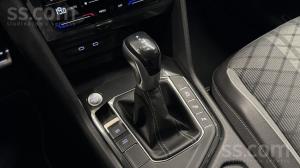 White Volkswagen Tiguan 2021 in Riga, with an engine capacity of 1.50 L and mileage of 72 thousand km for 24990 €, photo 21 on AUTOMOTO.COM.LV