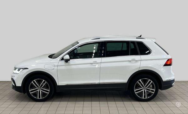Balts Volkswagen Tiguan 2021 Kauņa, ar dzinēja tilpumu 1.40 L un nobraukumu 99 tūkst. km par 23800 €, foto 2 vietnē AUTOMOTO.COM.LV