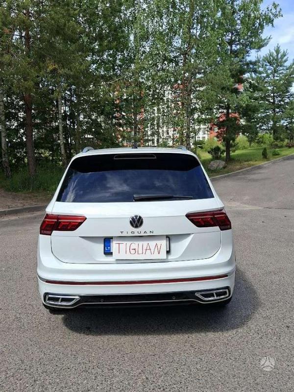 White Volkswagen Tiguan 2021 in Vilnius, with an engine capacity of 1.50 L and mileage of 92 thousand km for 27770 €, photo 3 on AUTOMOTO.COM.LV