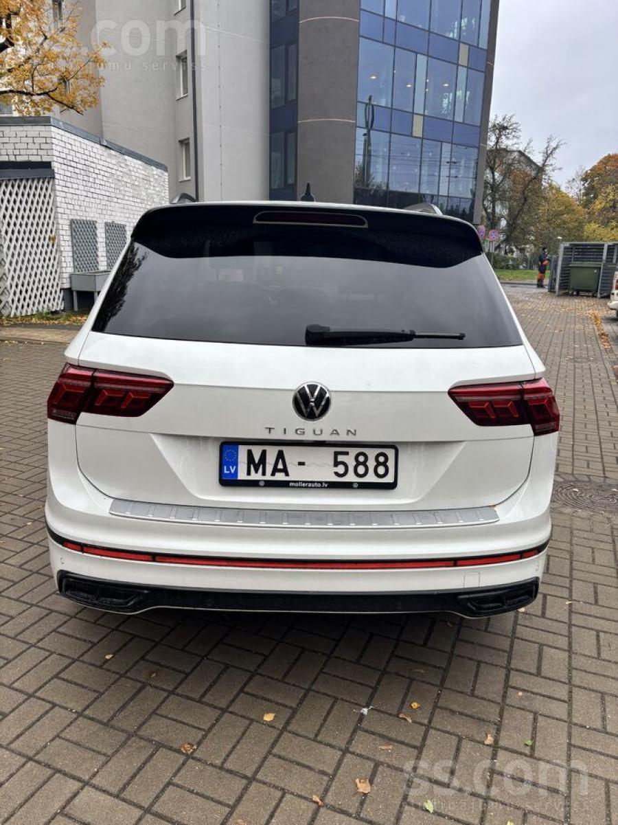 White Volkswagen Tiguan 2021 in Riga, with an engine capacity of 1.50 L and mileage of 81 thousand km for 24950 €, photo 1 on AUTOMOTO.COM.LV