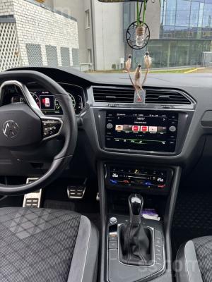 White Volkswagen Tiguan 2021 in Riga, with an engine capacity of 1.50 L and mileage of 81 thousand km for 24950 €, photo 6 on AUTOMOTO.COM.LV