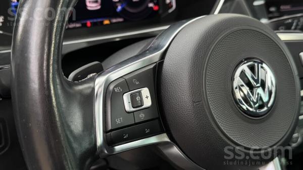 White Volkswagen Tiguan 2021 in Riga, with an engine capacity of 2.00 L and mileage of 161 thousand km for 24900 €, photo 9 on AUTOMOTO.COM.LV