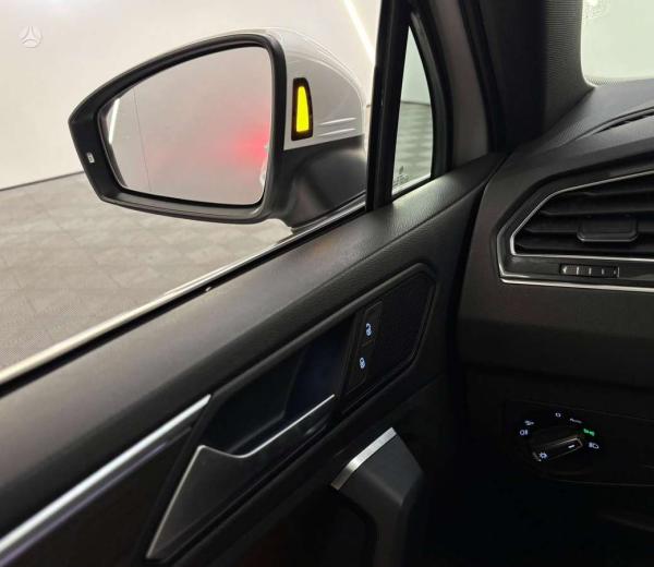 White Volkswagen Tiguan 2021 in Marijampole, with an engine capacity of 1.97 L and mileage of 307 thousand km for 18750 €, photo 5 on AUTOMOTO.COM.LV