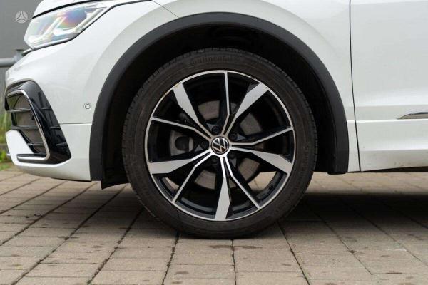 Balts Volkswagen Tiguan 2021 Viļņa, ar dzinēja tilpumu 2.00 L un nobraukumu 68 tūkst. km par 31100 €, foto 4 vietnē AUTOMOTO.COM.LV