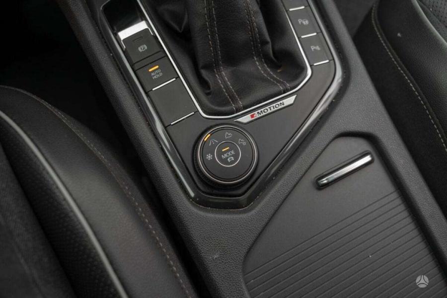 Balts Volkswagen Tiguan 2021 Viļņa, ar dzinēja tilpumu 2.00 L un nobraukumu 68 tūkst. km par 31100 €, foto 11 vietnē AUTOMOTO.COM.LV