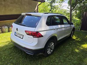 White Volkswagen Tiguan 2021 in Vilnius, with an engine capacity of 1.40 L and mileage of 98 thousand km for 18700 €, photo 4 on AUTOMOTO.COM.LV